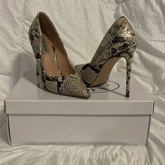 Steve Madden | Shoes | Steve Madden Vala Gold Snake Size 7 | Poshmark